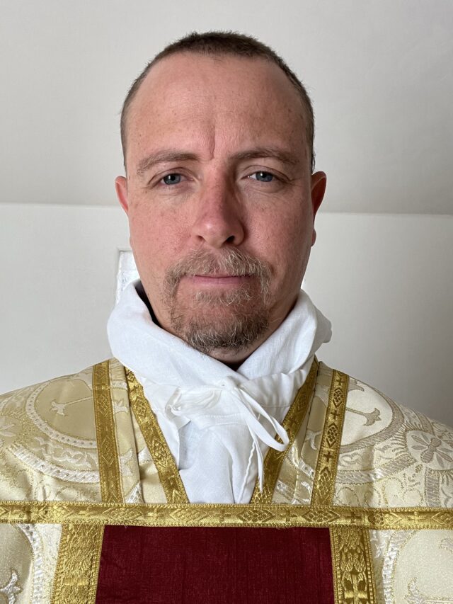 The Monastic Amice – Padre Peregrino